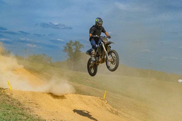 CreBee - 短视频矩阵跨平台多账号一键分发与数据统计工具